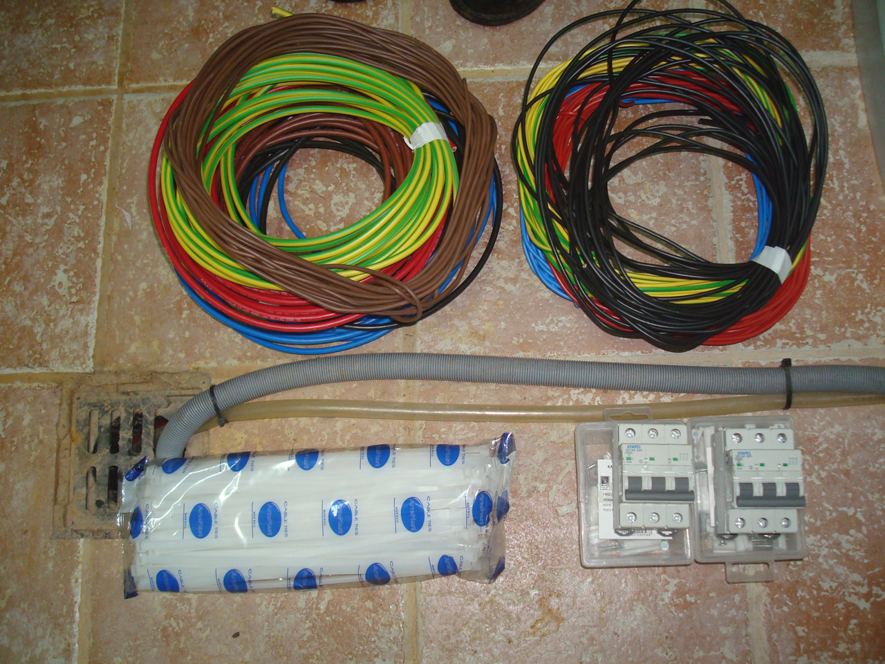 ΑΝΤΛΙΑ SPLIT ΜΕ ΥΔΡΑΥΛΙΚΟ ΔΙΑΧΩΡΙΣΤΗ ΣΕ FAN COILS - GTburnerservice