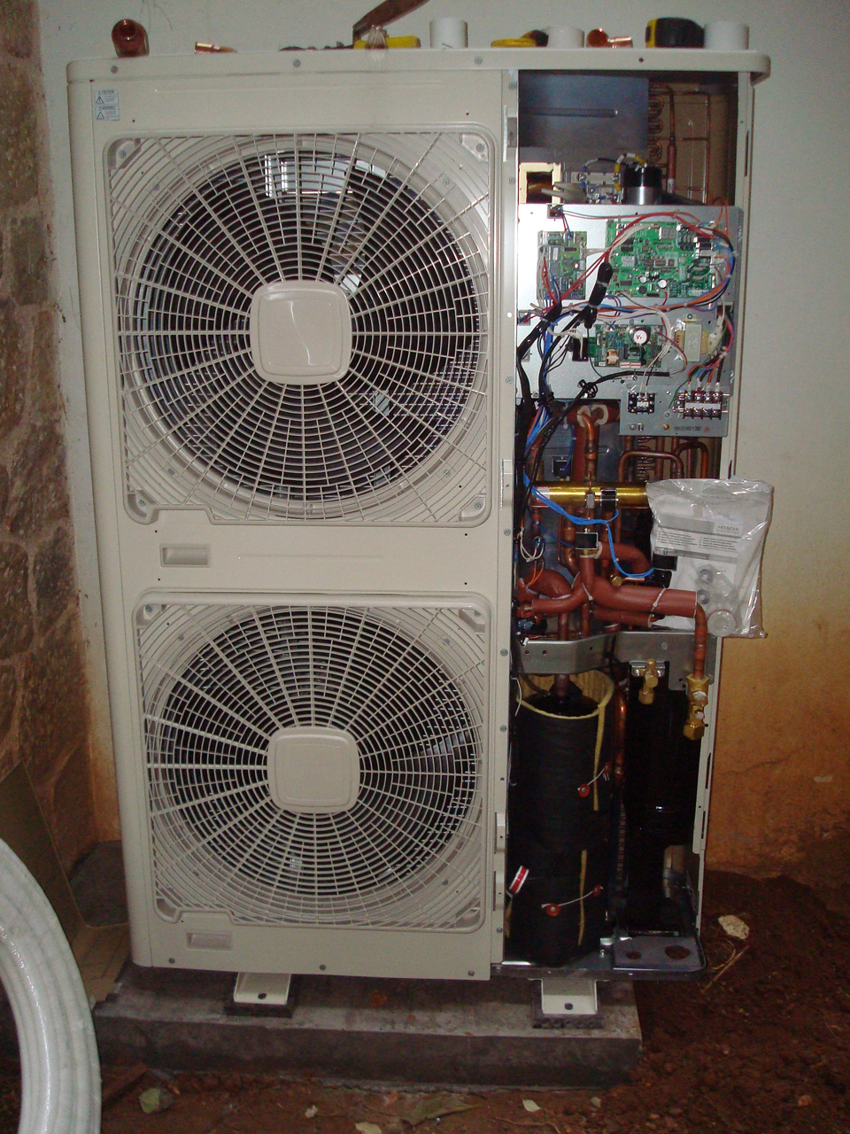 ΑΝΤΛΙΑ SPLIT ΜΕ ΥΔΡΑΥΛΙΚΟ ΔΙΑΧΩΡΙΣΤΗ ΣΕ FAN COILS - GTburnerservice