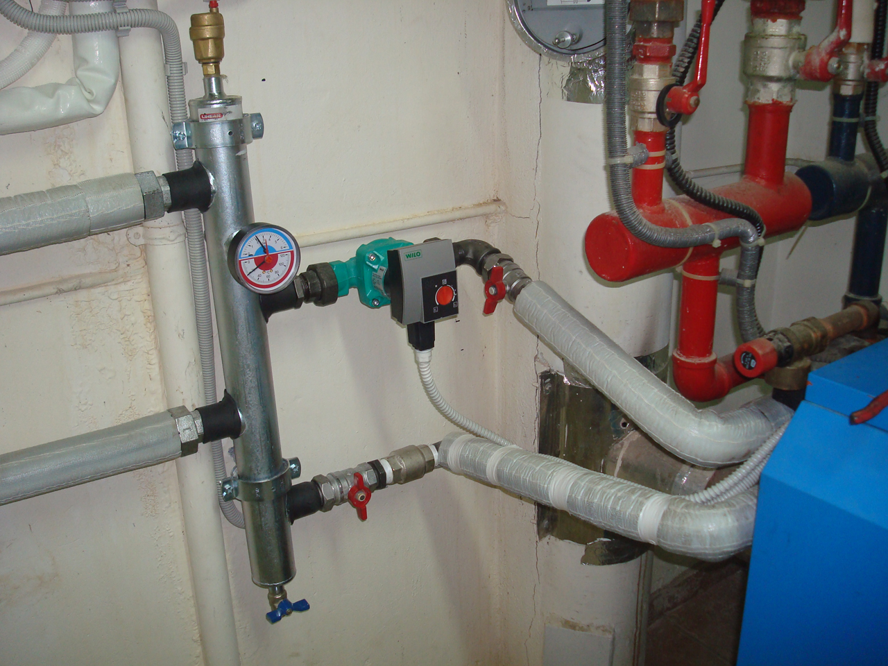 ΑΝΤΛΙΑ SPLIT ΜΕ ΥΔΡΑΥΛΙΚΟ ΔΙΑΧΩΡΙΣΤΗ ΣΕ FAN COILS - GTburnerservice