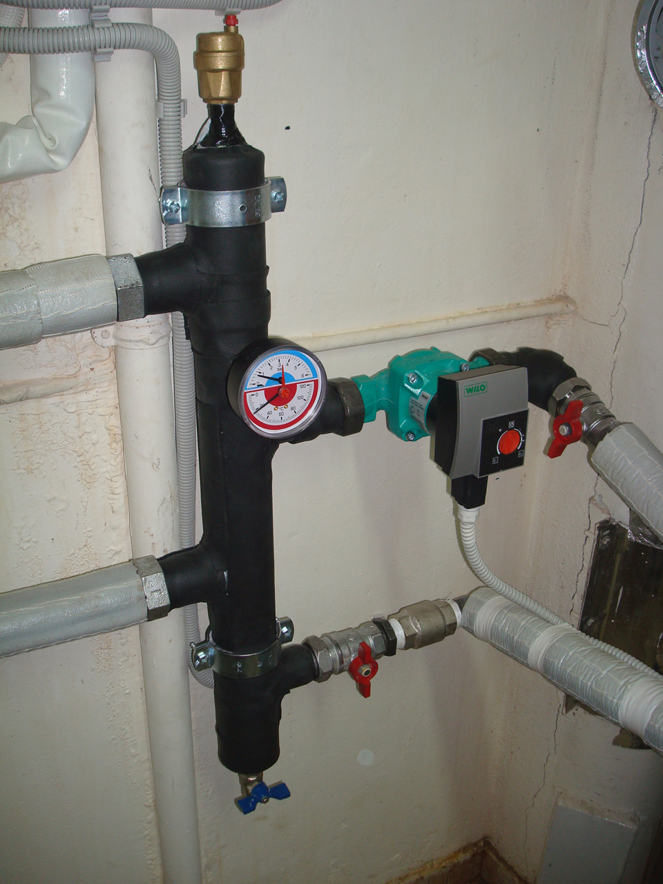 ΑΝΤΛΙΑ SPLIT ΜΕ ΥΔΡΑΥΛΙΚΟ ΔΙΑΧΩΡΙΣΤΗ ΣΕ FAN COILS - GTburnerservice